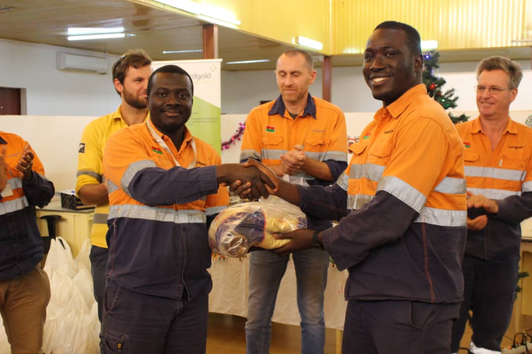 Noël 2019 : Bissa Gold offre des kits alimentaires à tous ses employés ...