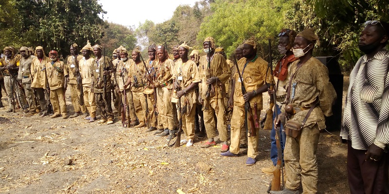 Poni : Les Dozos veulent chasser les éléments «nuisibles» de leurs ...